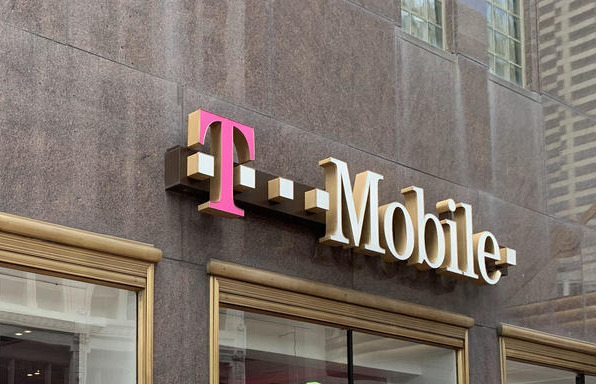 T-Mobile to lay off 5,000 employees, or about 7% of its workforce ...