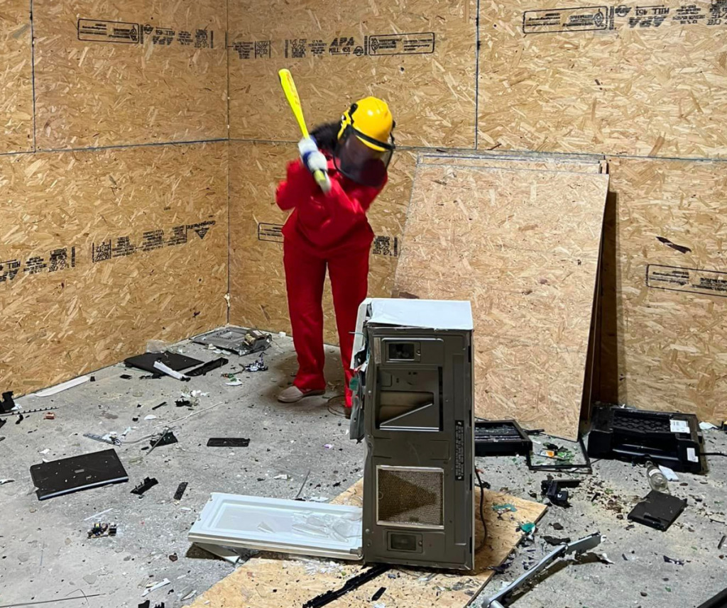 Demolition Den to give patrons chance to smash stuff, throw axes ...