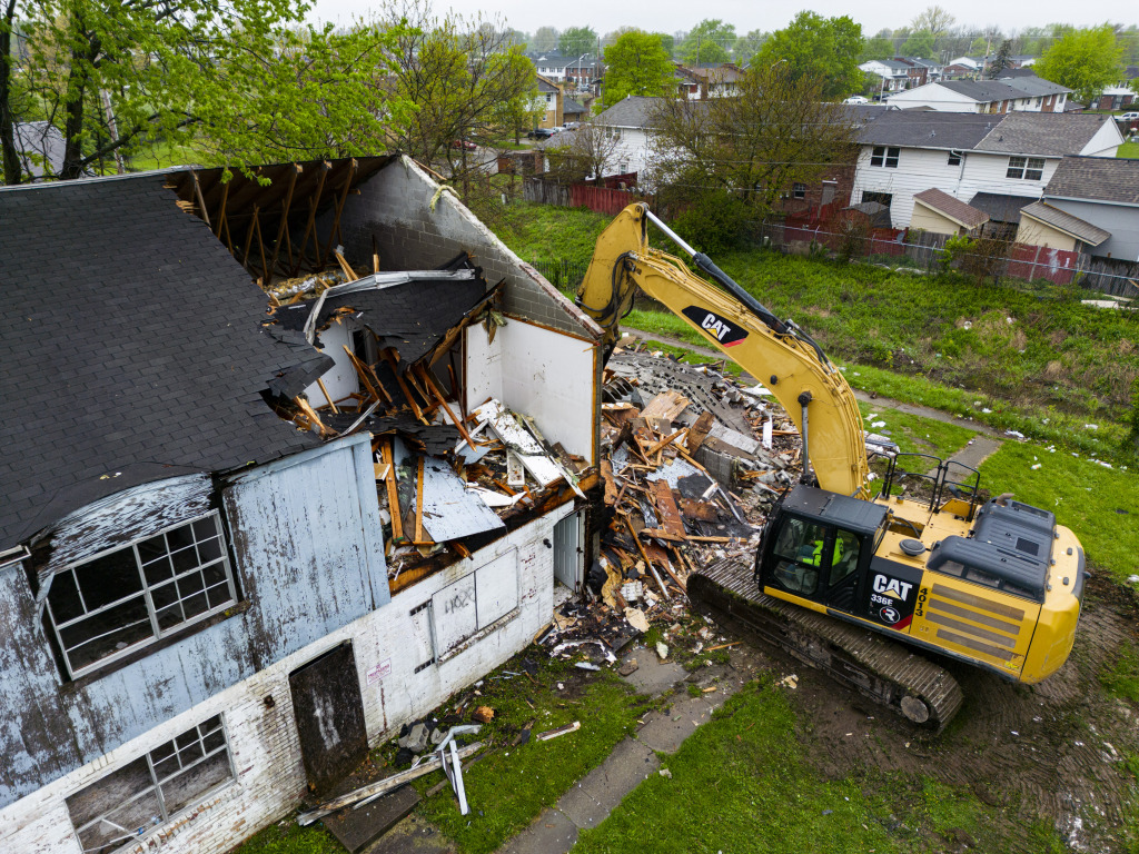 City takes next steps to redevelop troubled Towne & Terrace property ...