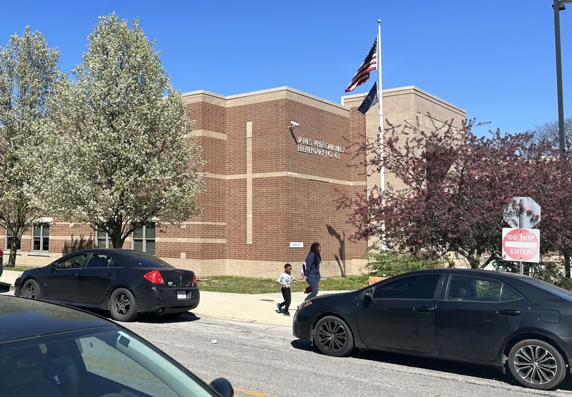 Neighborhood calls for community-run school after years of instability ...