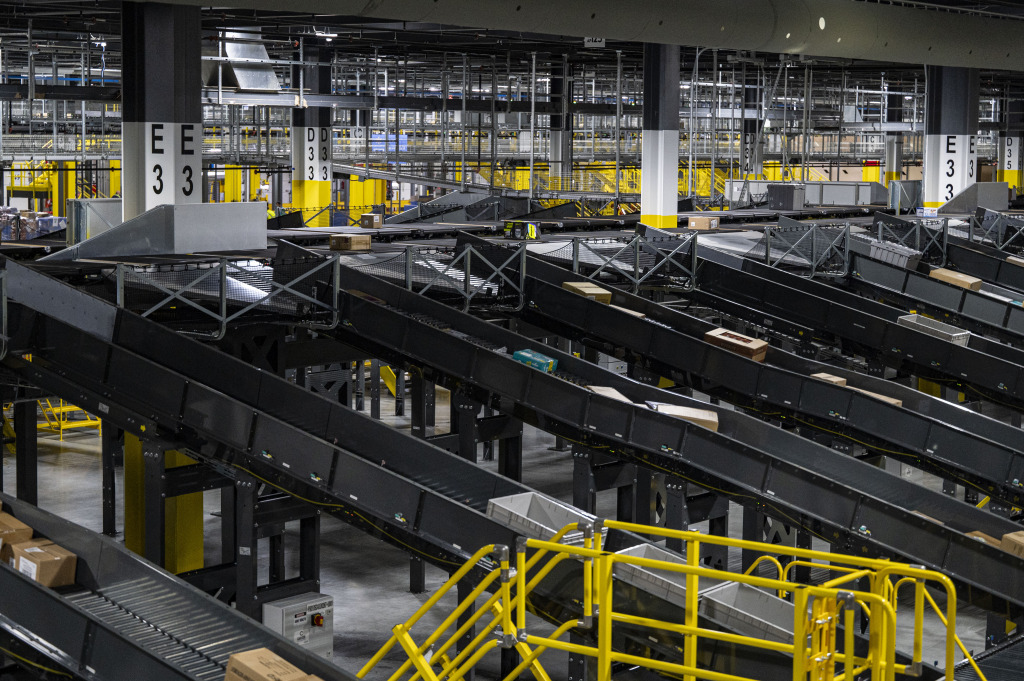 Inside the massive new Walmart fulfillment center in McCordsville ...