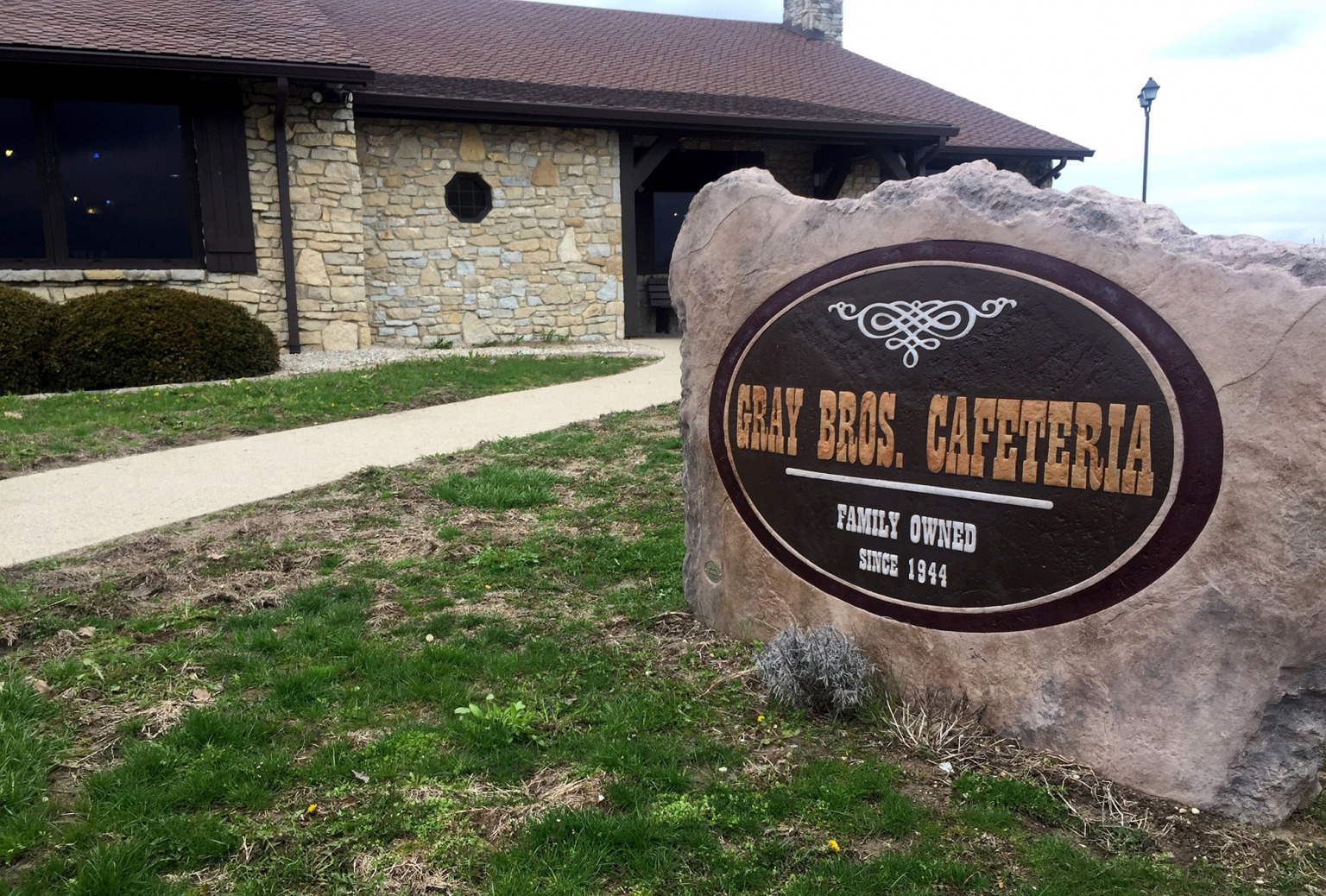 After months on the market, Mooresville cafeteria Gray Brothers plans ...