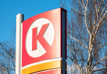 Circle K operator seeks to buy $31B owner of 7-Eleven chain ...