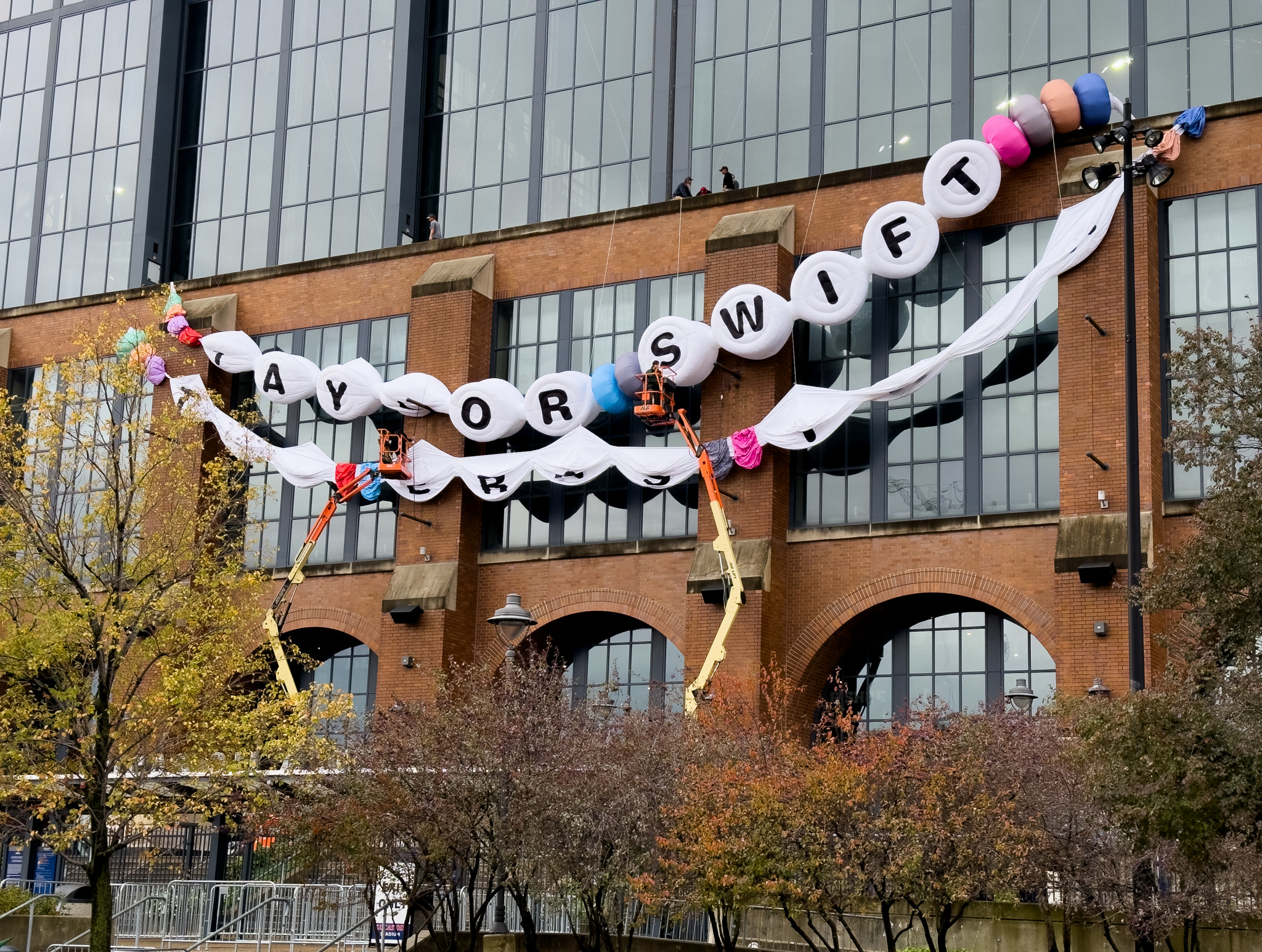 Taylor Swift updates: End of final show in Indy; more photos ...