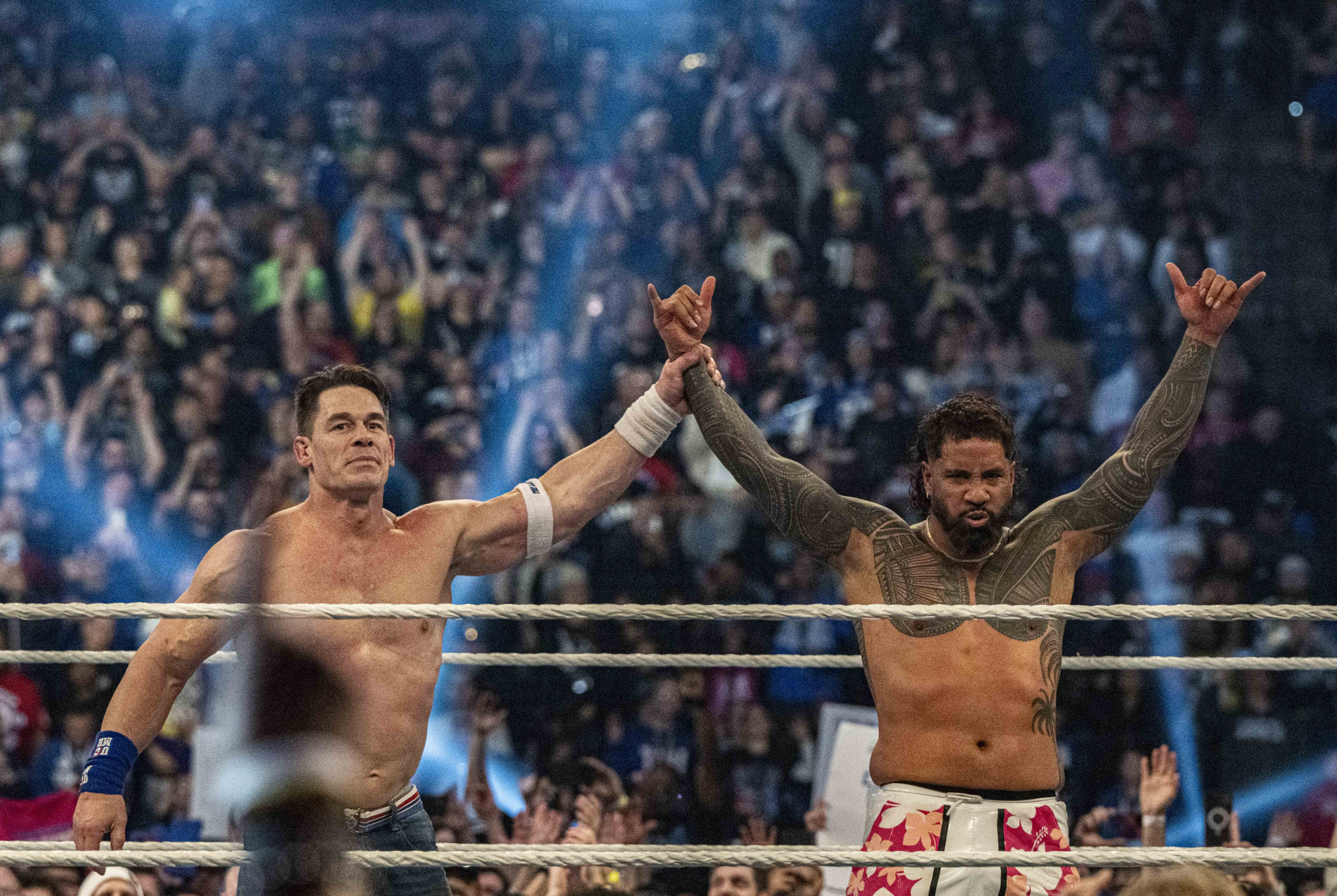 Photo gallery: WWE Royal Rumble draws record-setting crowd at Lucas Oil ...