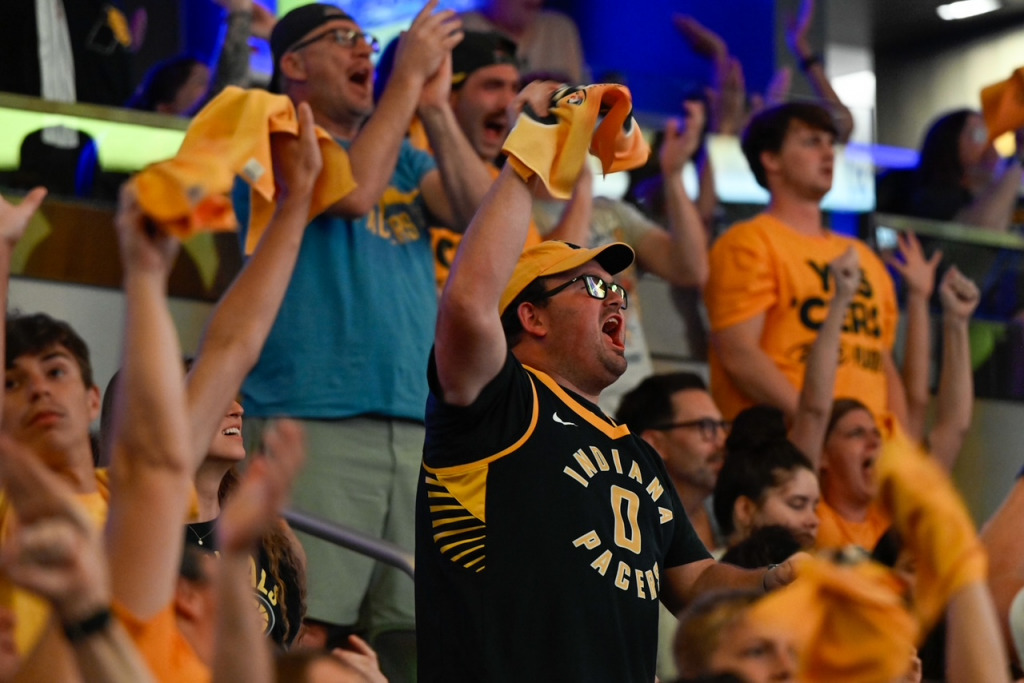 Photos: Fans flock to downtown for NBA Finals – Indianapolis Business Journal
