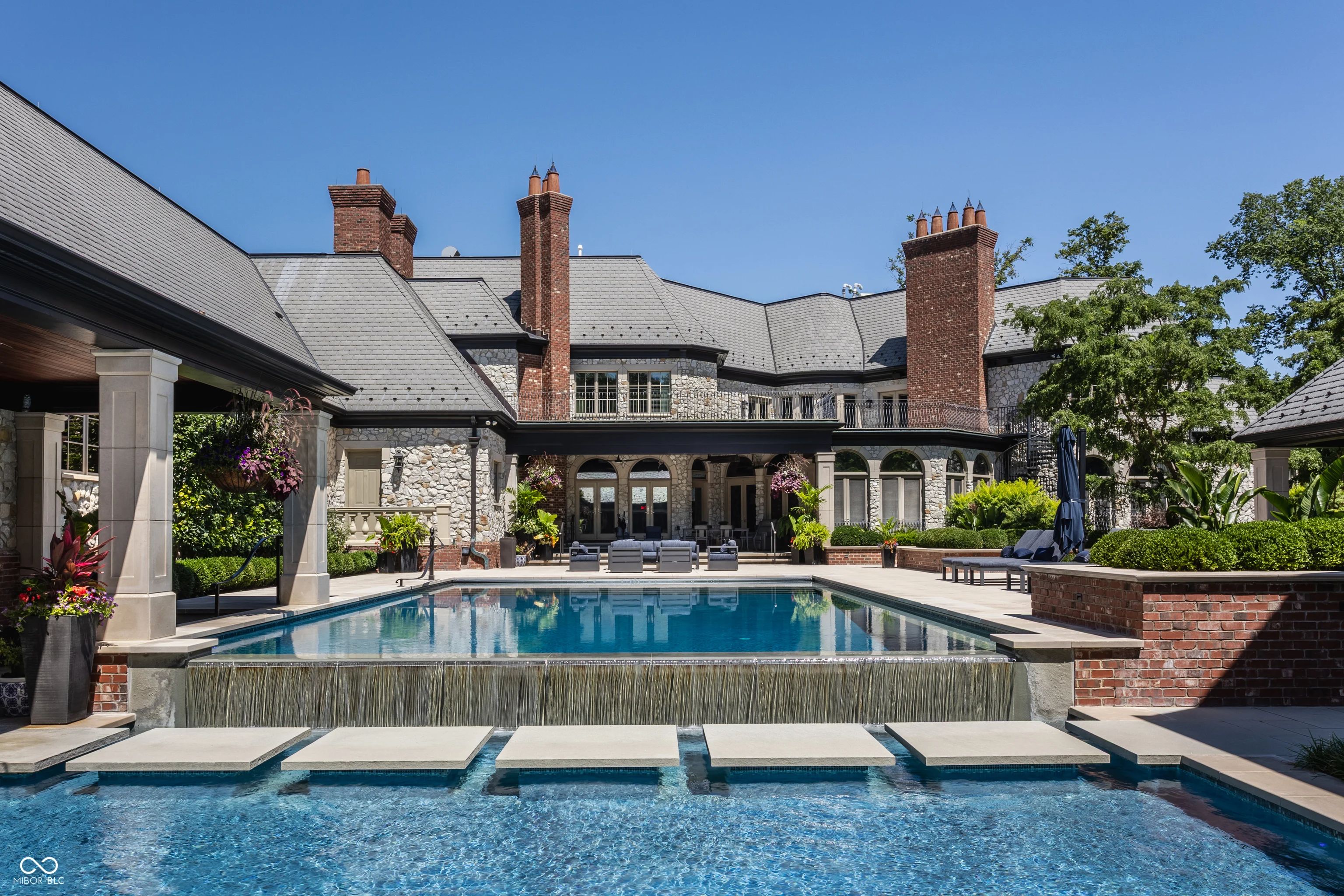 Estate of late Indianapolis Colts owner Jim Irsay on the market for $12M – Indianapolis Business ...