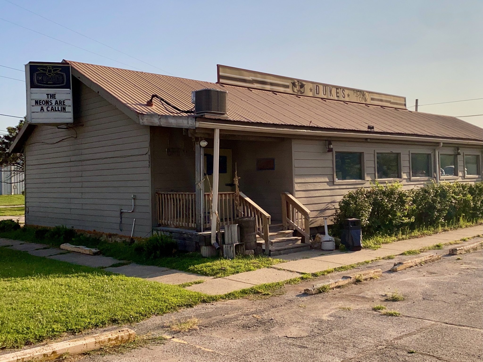 Country music bar Duke’s Indy to close later this year: ‘Better to end ...