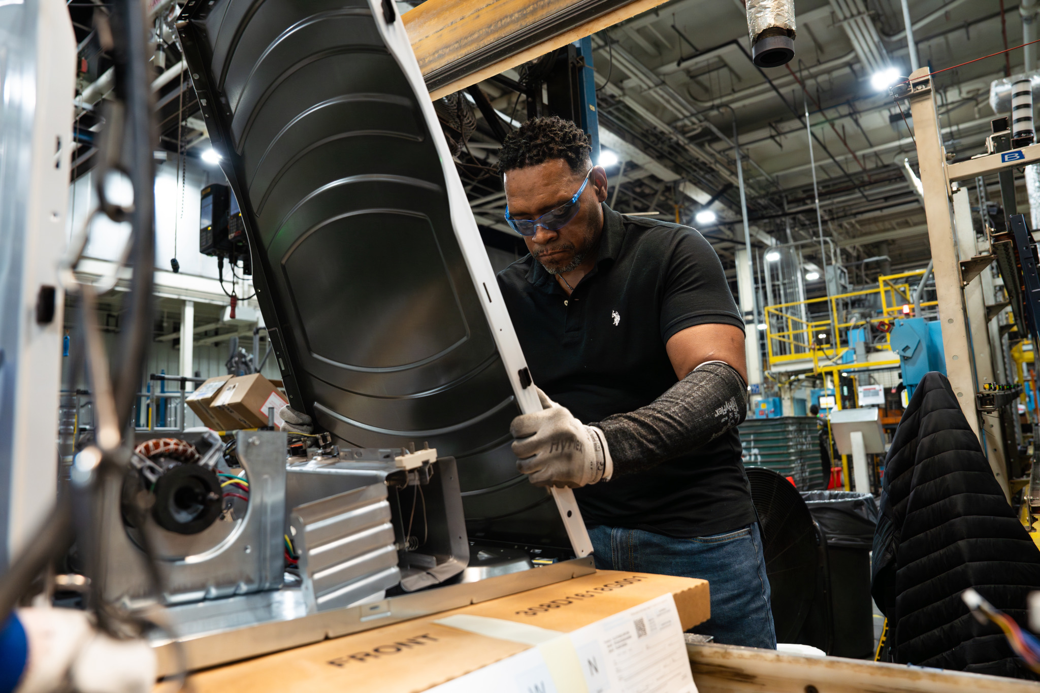 GE Appliances inks $14M in contracts with Indiana suppliers amid ...
