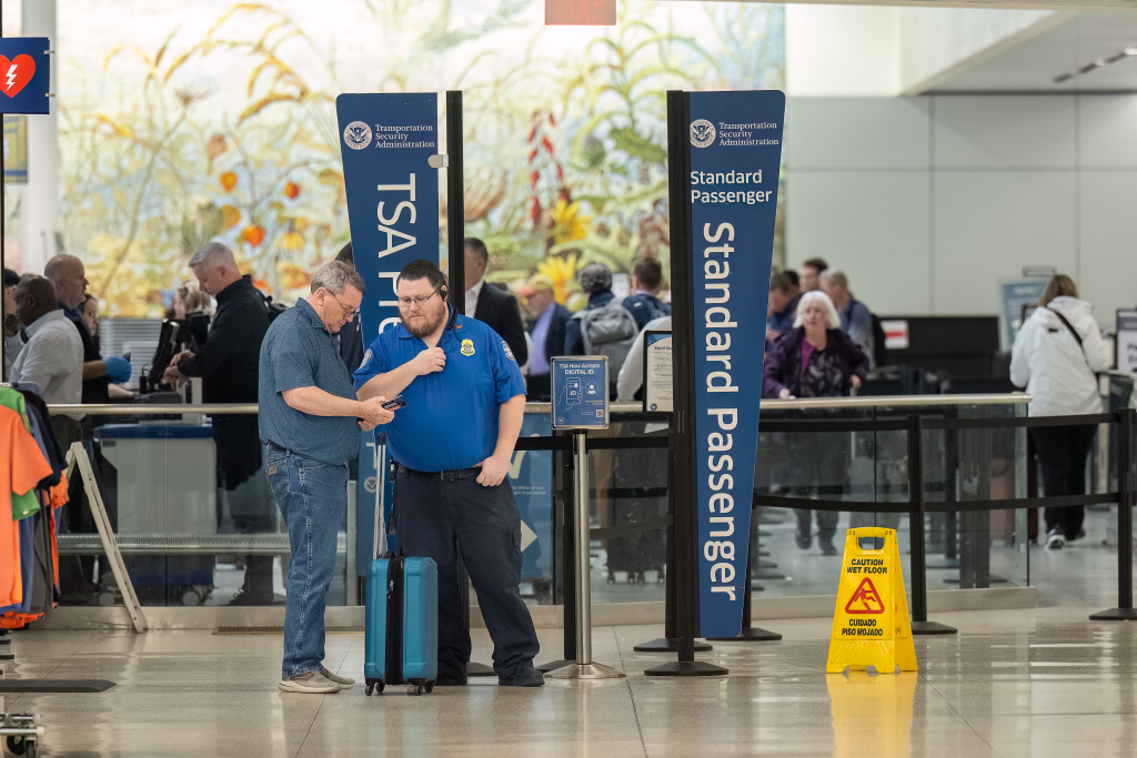 Trump says he’ll sign order to pay TSA agents as Congress struggles to ...